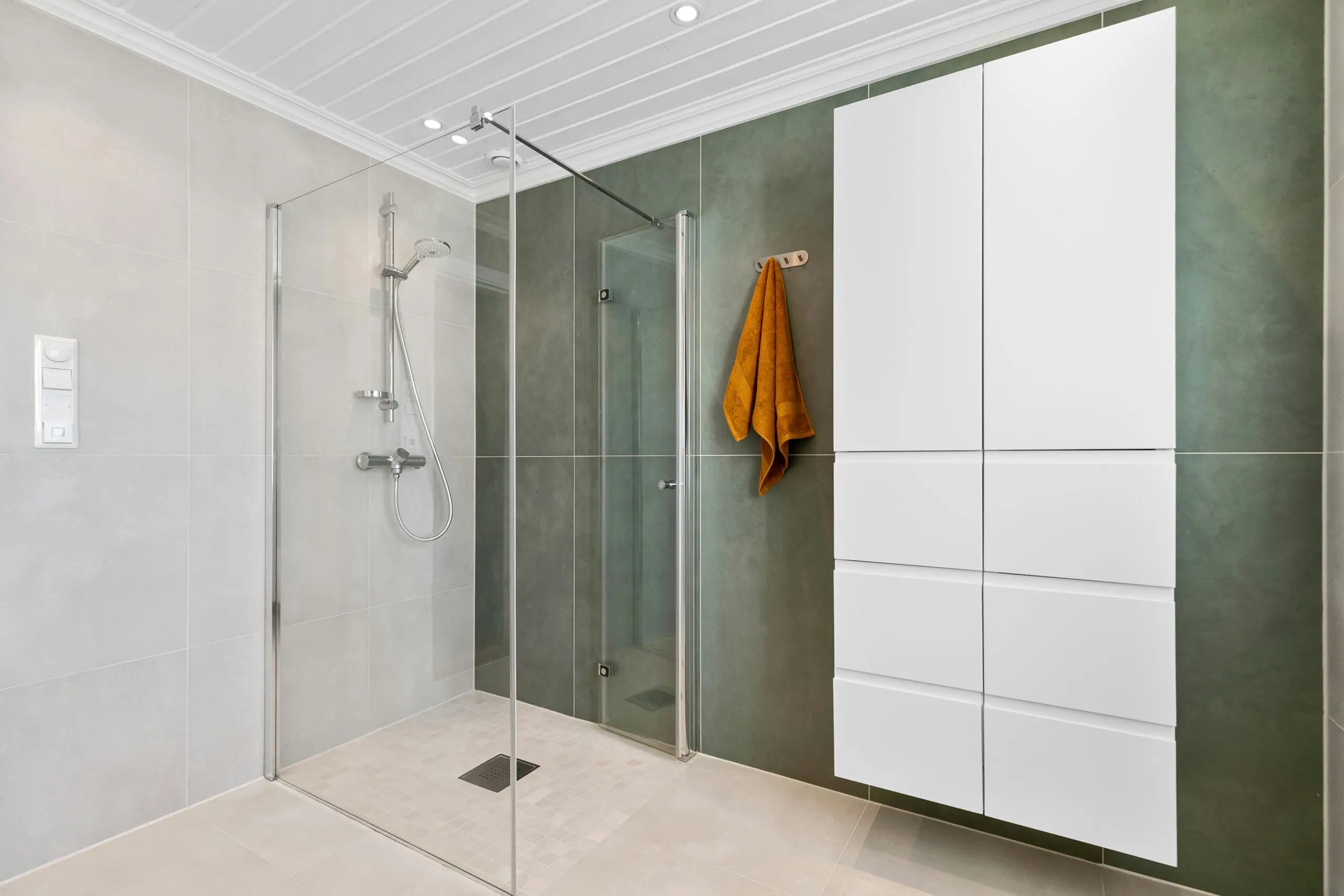 Walk-In Shower Safety Features in Terre Haute - Patriot Property Pros